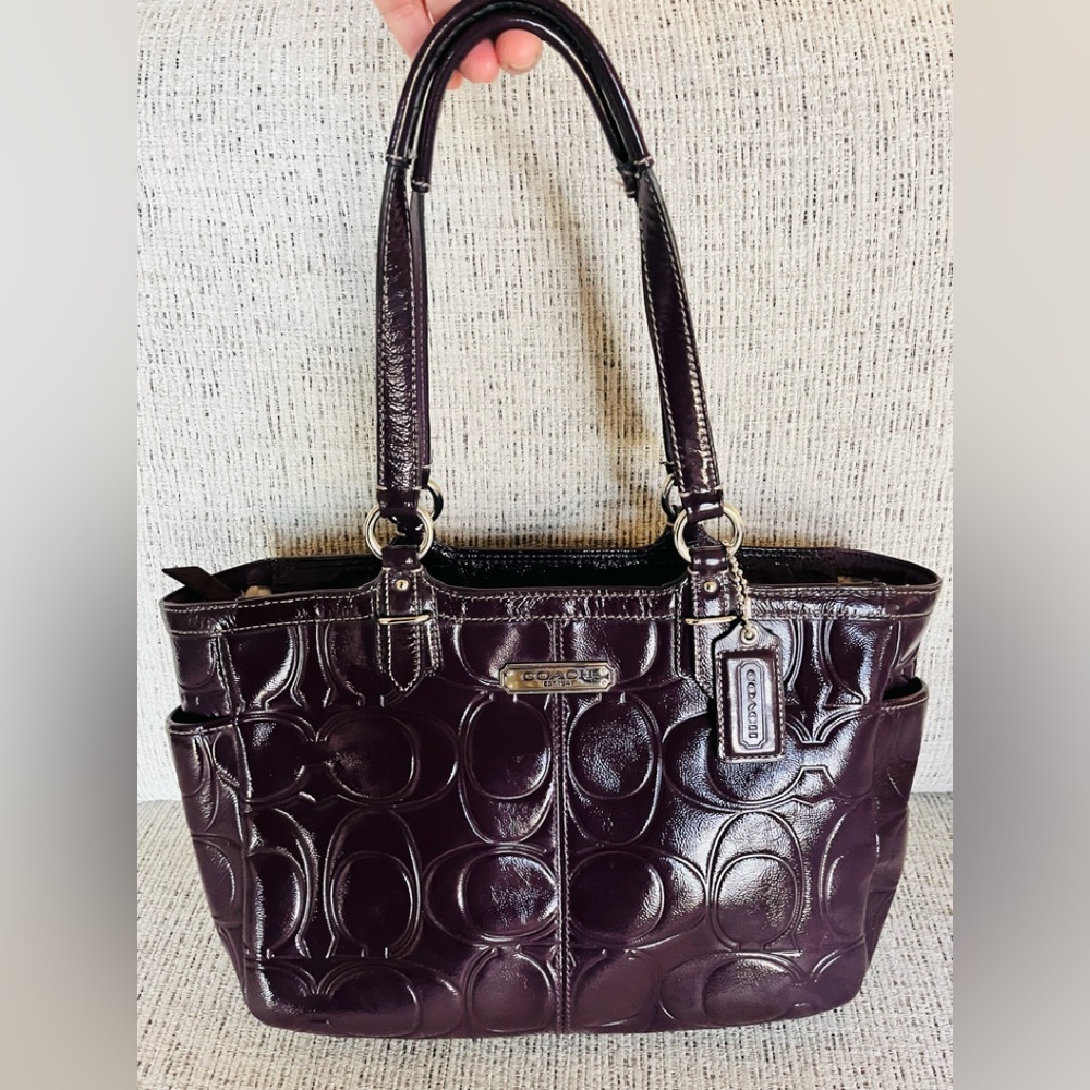 Coach Gallery Embossed Logo Patent Leather Tote - Gem